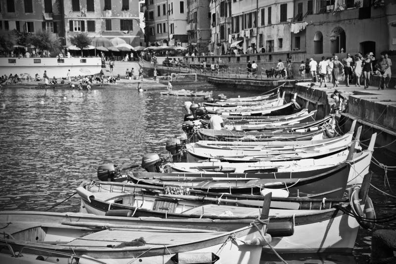 Vecchie barche fotografia stock. Immagine di italia - 102731616