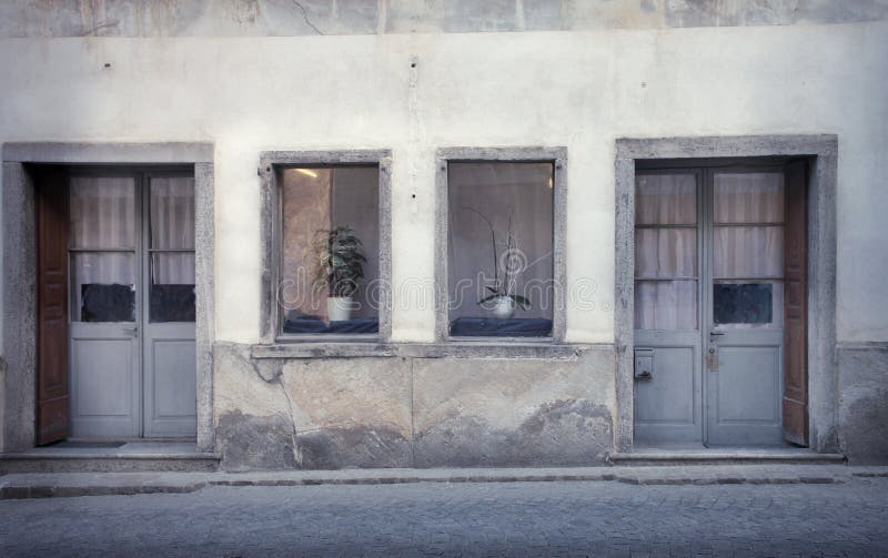 Vecchie case immagine stock. Immagine di parete, legno - 18336353