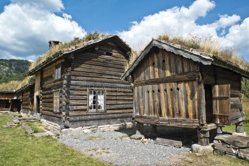 Vecchie case di legno fotografia stock. Immagine di domestico - 95635764