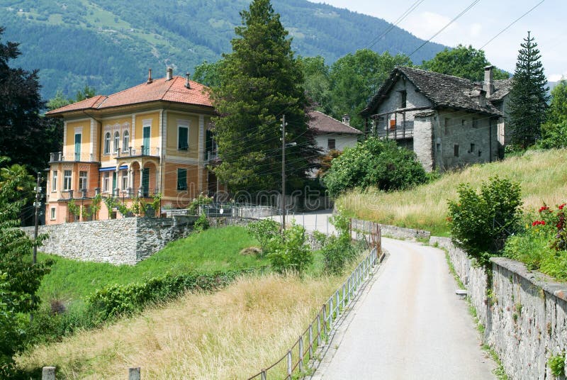 Vecchie Case Rurali Al Villaggio Di Dangio Immagine Stock - Immagine di ...