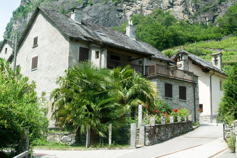 Vecchie Case Rurali Al Villaggio Di Dangio Immagine Stock - Immagine di ...