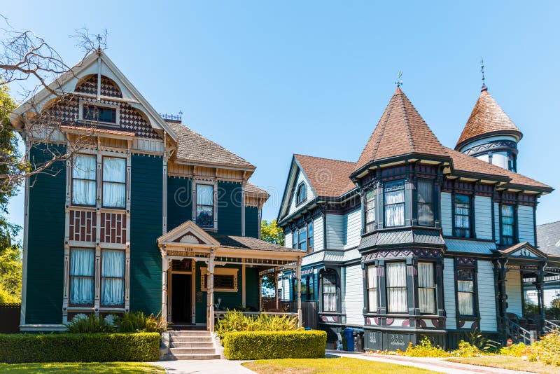 Vecchie case vittoriane immagine stock. Immagine di posto - 53725635