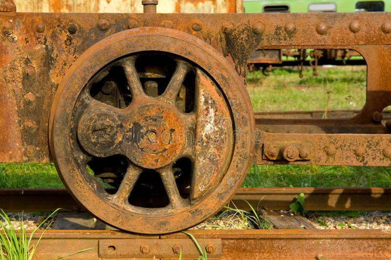 Vecchio treno arrugginito fotografia stock. Immagine di rotella - 3406230