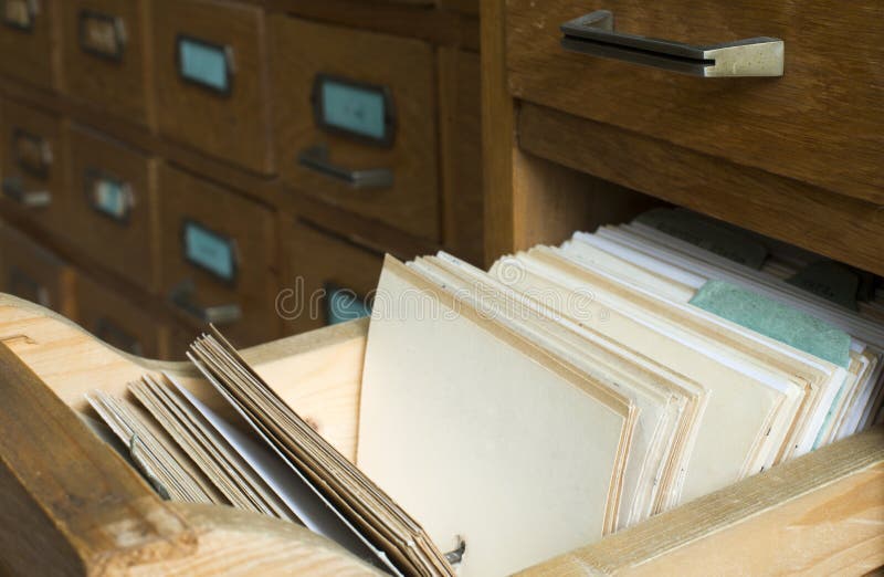 Vecchio Archivio Con Cassetti Fotografia Stock - Immagine di armadietto ...