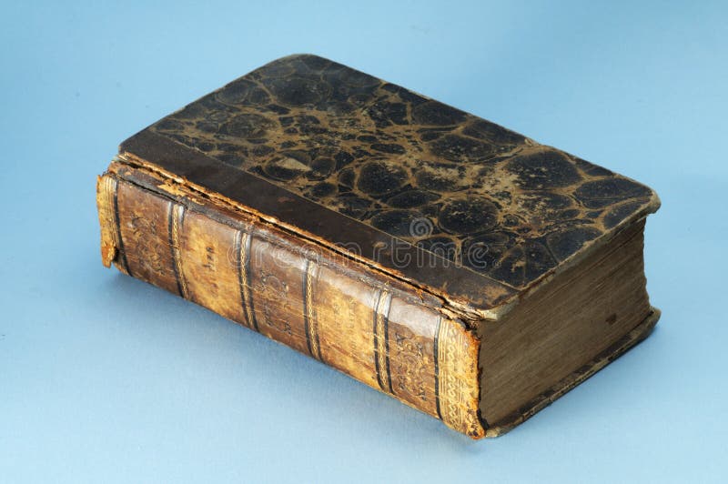 Vecchi Tasti Su Un Vecchio Libro Immagine Stock - Immagine di adattato ...