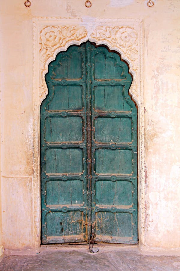 Vecchio a Porta Chiusa Di Legno in India Fotografia Stock - Immagine di ...