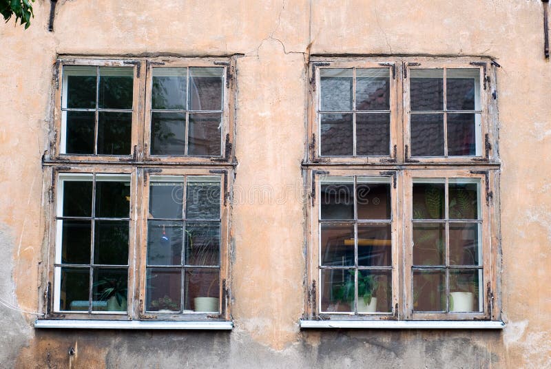 Windows fotografia stock. Immagine di finestre, palazzo - 92708568