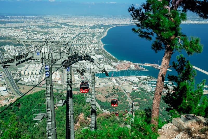 Vedere Teleferik Tesisleri Sulla Funivia Di Antalya in Turchia ... Vedere Teleferik Tesisleri Sulla Funivia Di Antalya in Turchia ...