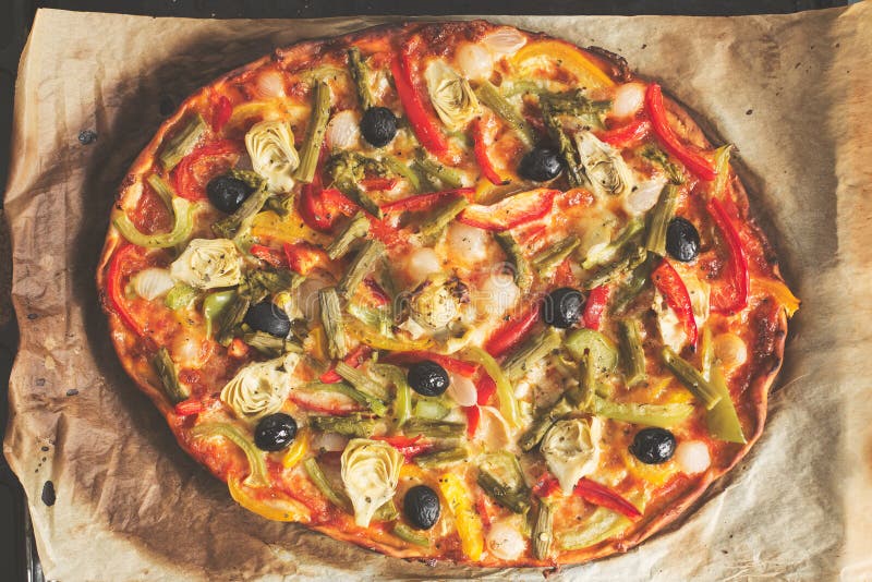 Vegetables pizza top view stock image. Image of green - 56570955