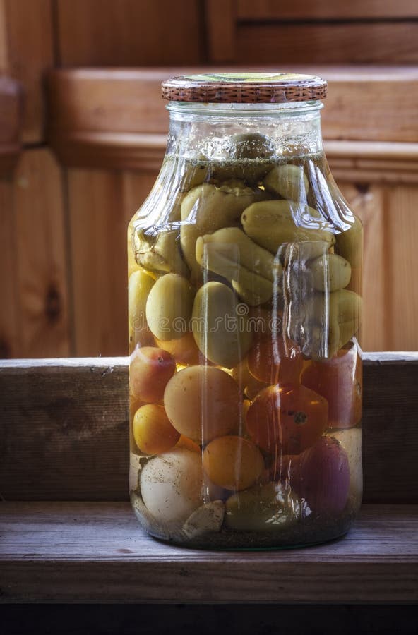 Vegetais Postos De Conserva Em Uns Frascos Foto de Stock - Imagem de ...
