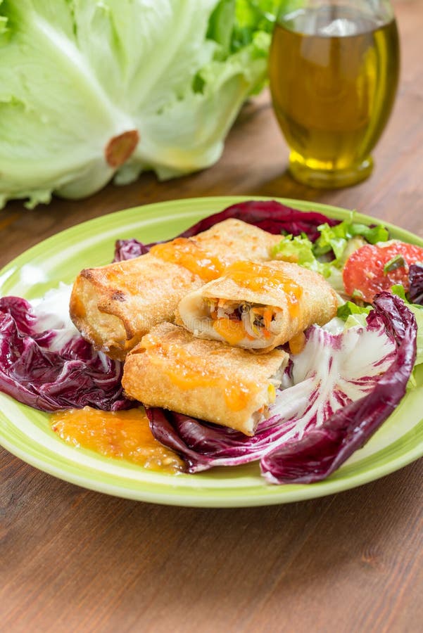 Vegetarian Chinese Hakka Noodles and Chow Mein Sprinkle with a Fresh ...