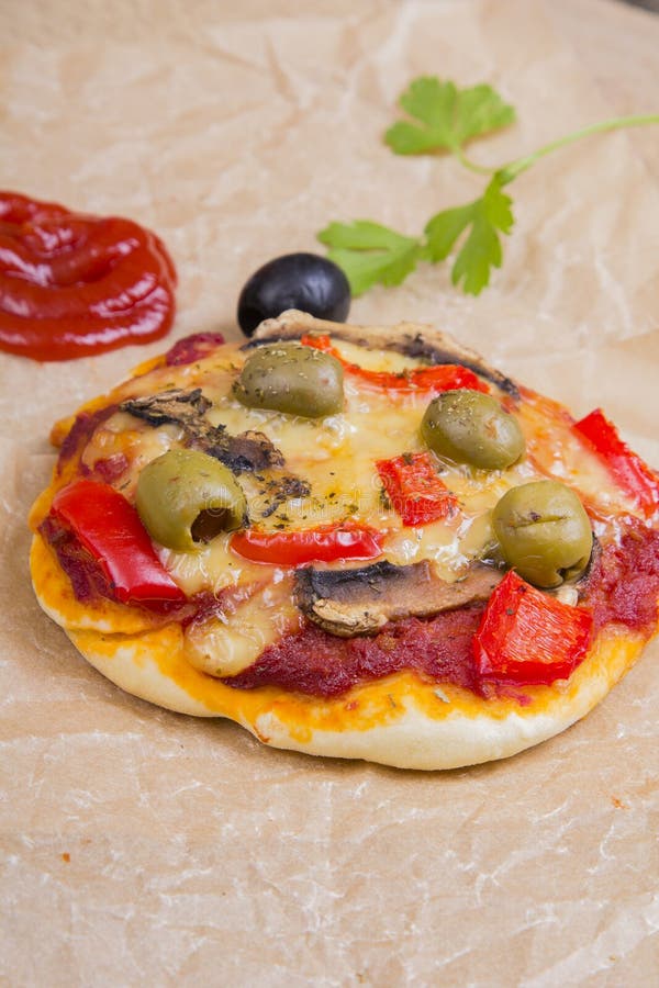 Vegetarian mini pizza stock photo. Image of crust, nutrition - 37671958