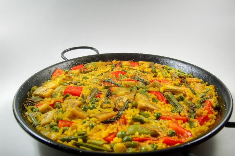 Vegetarische Paella - Spaanse Rijst Stock Afbeelding - Image of groen ...