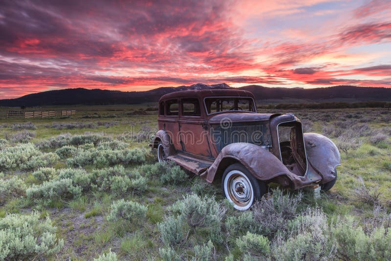 Vehículo rústico viejo imagen editorial. Imagen de coche - 25509595