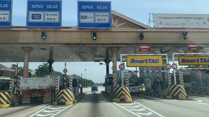 Vehicles that Use the Expressway through a Toll Plaza and Make Payments ...