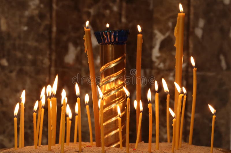 Vela De Cera Queimada Na Igreja Imagem de Stock - Imagem de pancada ...