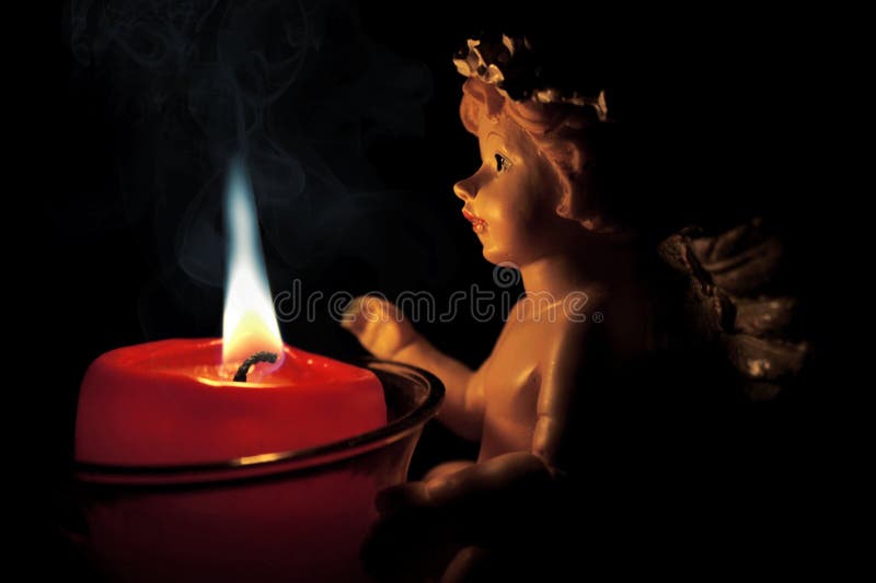 Vela del ángel imagen de archivo. Imagen de pascua, quema - 9082605