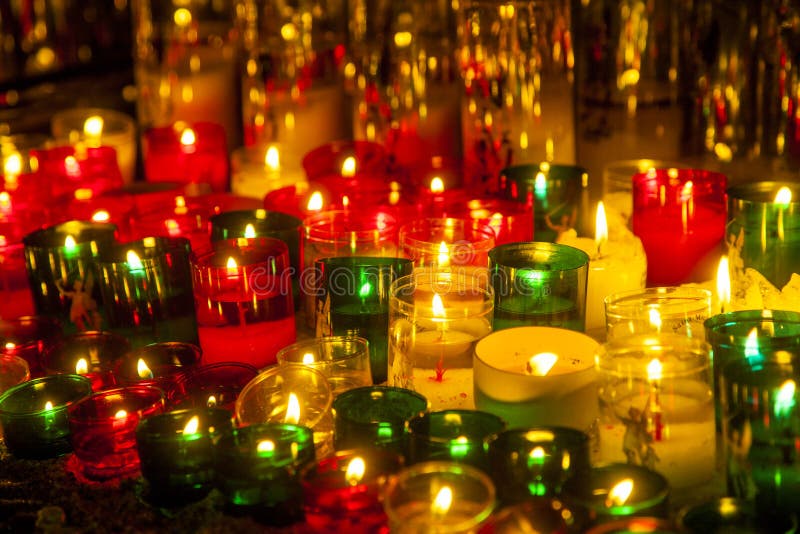 Velas coloridas imagem de stock. Imagem de fulgor, sagrado - 44657521
