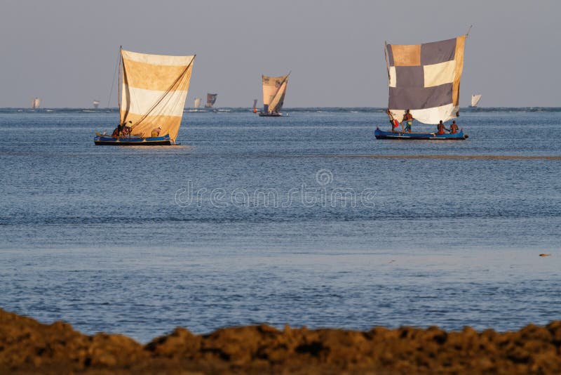 Velas en el mar foto editorial. Imagen de editorial, madera - 63563781