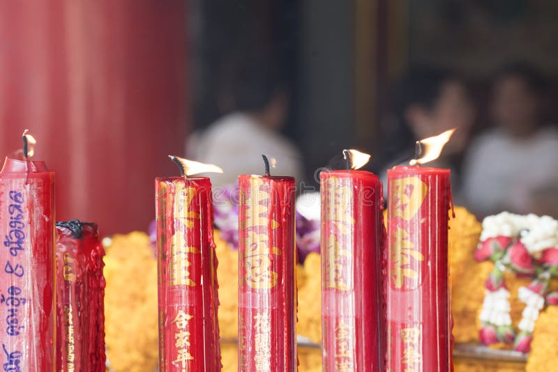 Velas en el templo foto de archivo editorial. Imagen de rezo - 108600493