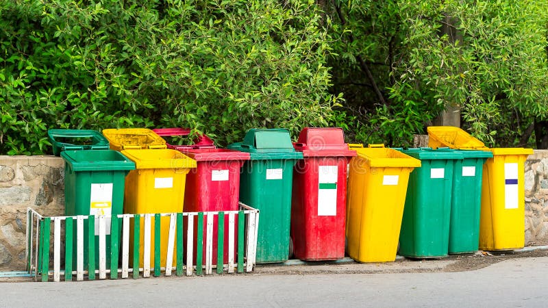 Vele Kleuren Recycleren Bakken Stock Afbeelding - Image of groen ...