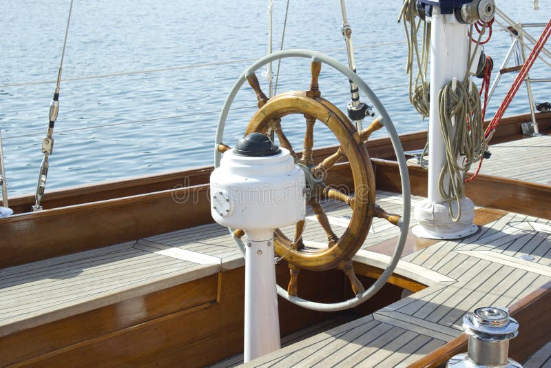 Timón del velero foto de archivo. Imagen de turismo, cubo - 41753148
