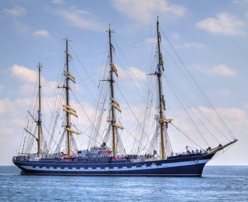 Velero en el mar imagen de archivo. Imagen de nave, barco - 94752709