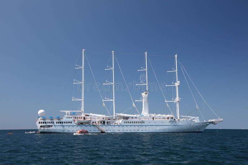 Velero moderno foto de archivo. Imagen de tradicional - 15312072