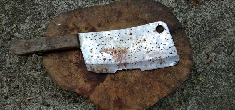 Velha Faca E Toco Na Cozinha Danificada Foto de Stock - Imagem de faca ...