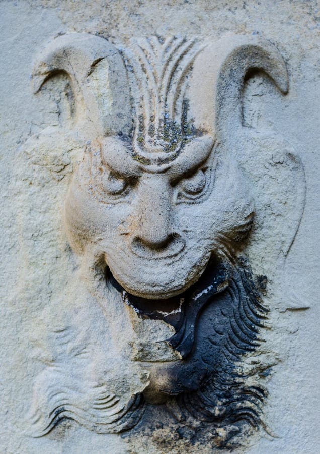 Velho Embate Do Diabo Na Parede Do Castelo Foto de Stock - Imagem de ...