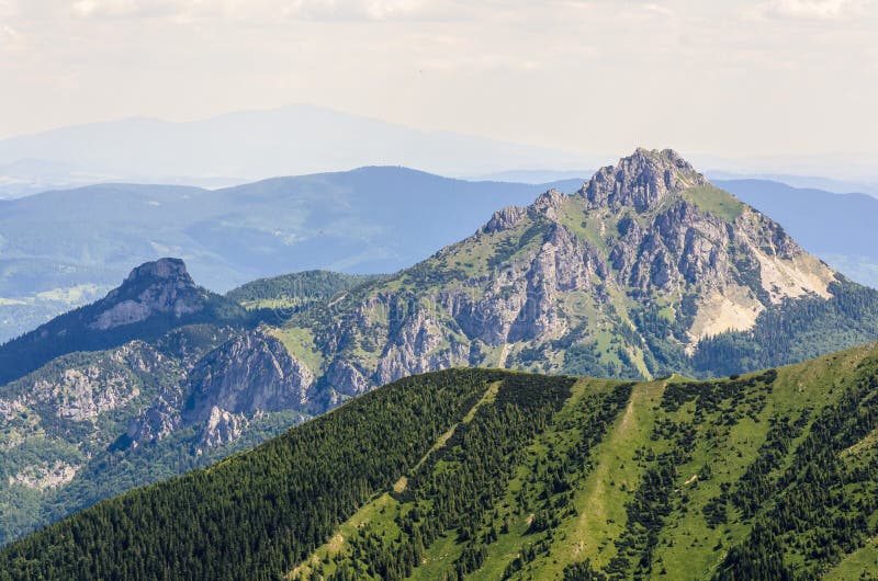 Velky et Maly Rozsutec photo stock. Image du panoramique - 76621614