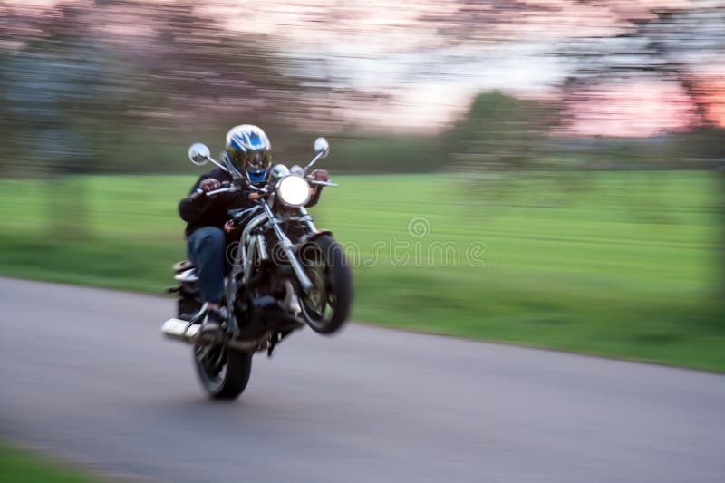 Velomotor imagem de stock. Imagem de bicicleta, verde - 37721089