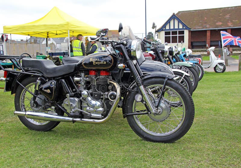 Velomotor Real De Enfield Do Vintage Foto Editorial - Imagem de ...