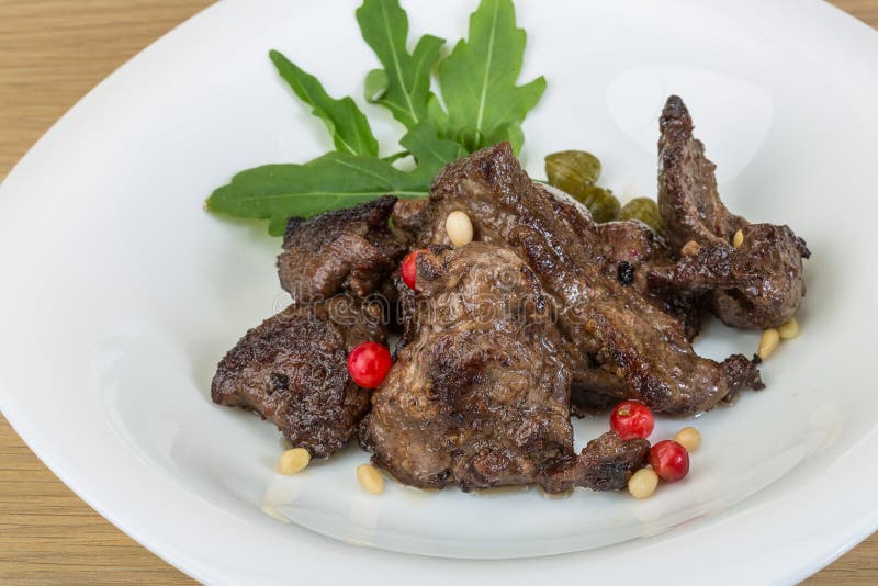 Venaison rôtie photo stock. Image of plaque, cuisine - 50101974