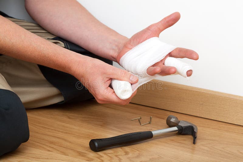 Vendaje de la mano herida foto de archivo. Imagen de casa - 36512418