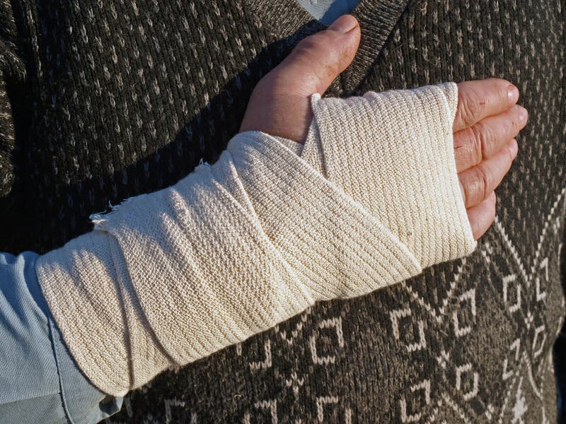 Mano vendada imagen de archivo. Imagen de cuidado, salud - 23134603