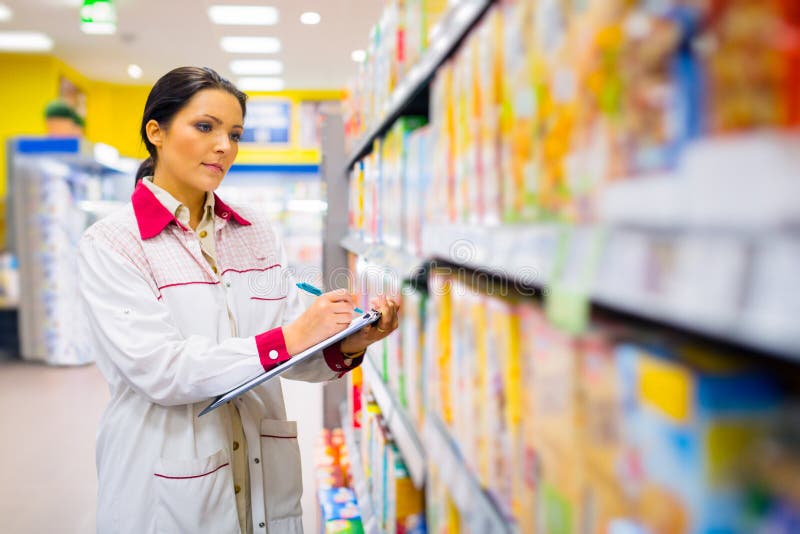 Vendedor in the Supermarket De Las Ventas Foto de archivo - Imagen de ...