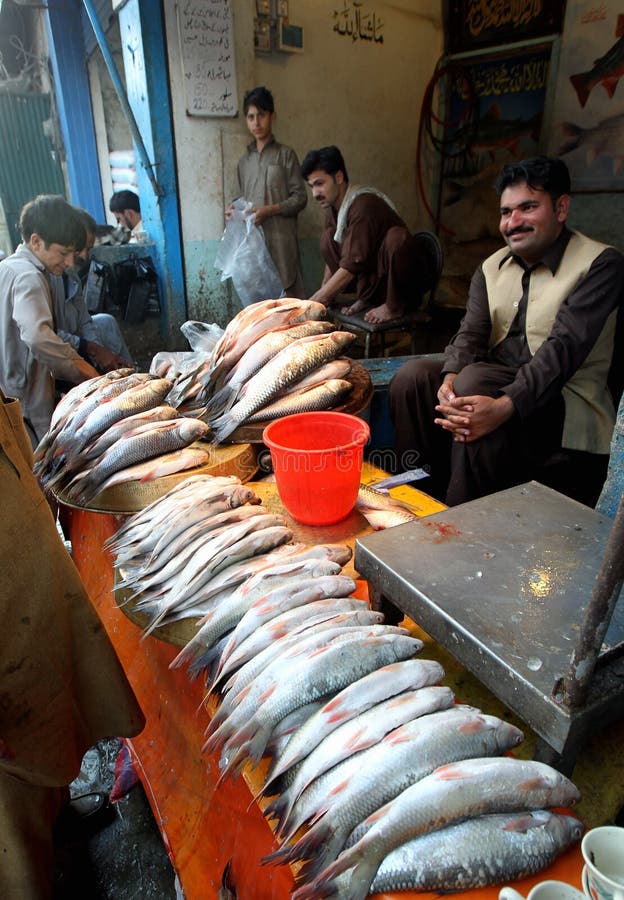 Vendeur De Poissons Du Pakistan Photographie éditorial - Image du ...