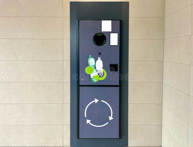 Vending Machine for Plastic Bottles. Reversible Vending Machine for ...