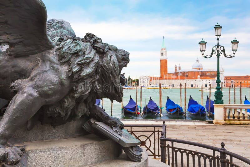 Venecia León foto de archivo. Imagen de felino, marco - 56487810