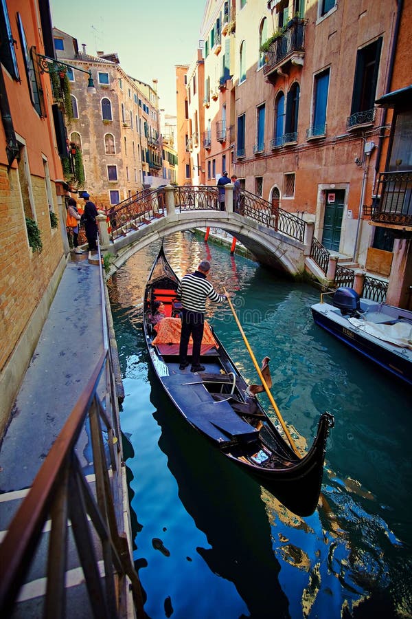 Venedig gondol redaktionell bild. Bild av himmel, semester - 52419421