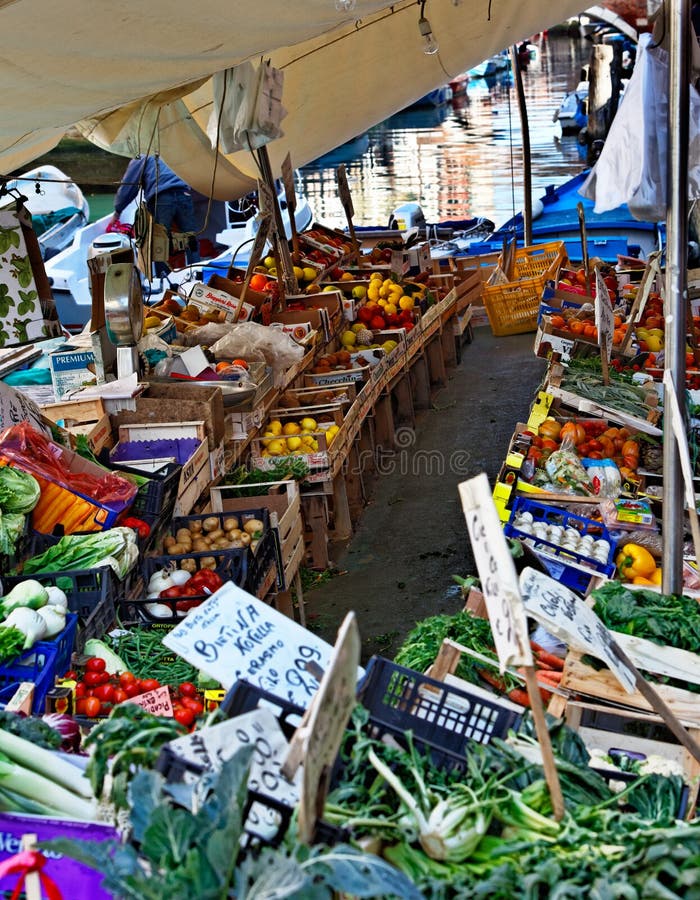 Venetian Floating Market editorial image. Image of italian - 27979450