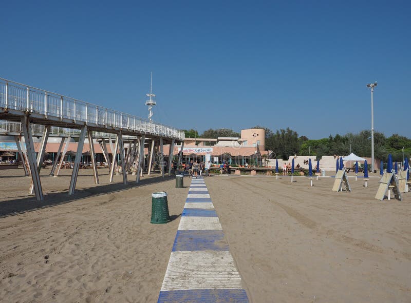Venezia Lido Beach in Venice Editorial Stock Image - Image of building ...