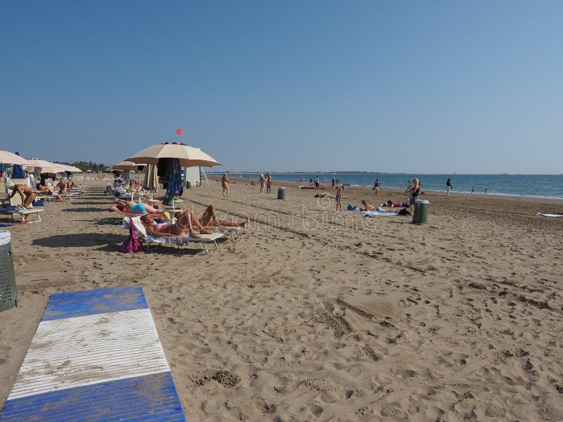 Venezia Lido Strand I Venedig Redaktionell Arkivfoto - Bild av turister ...