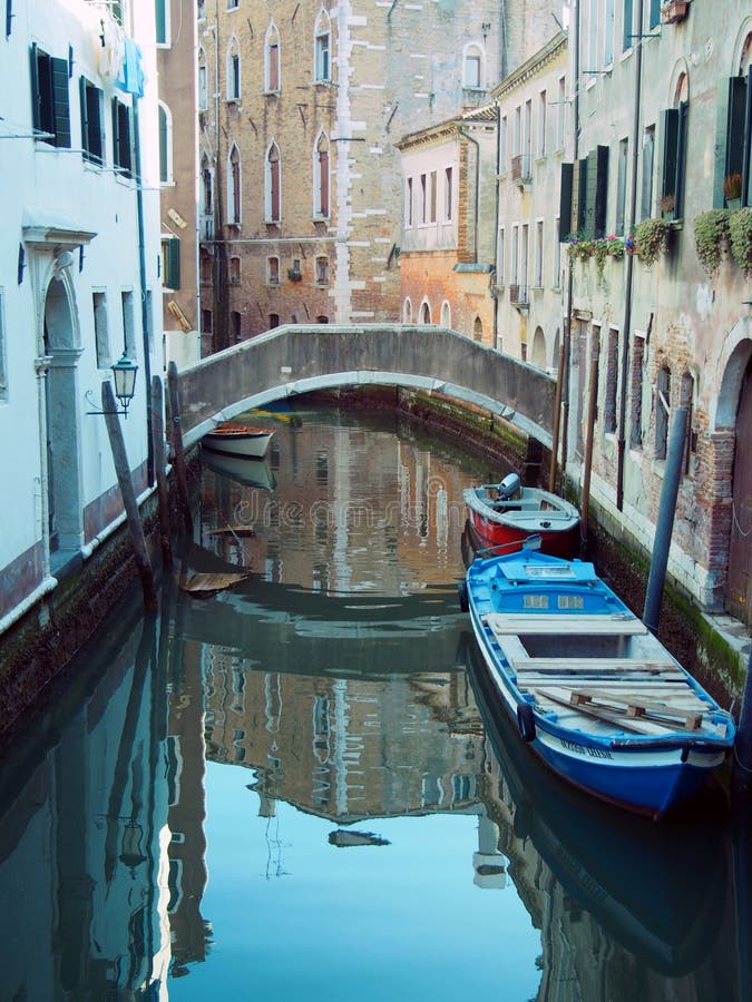 Venice bridge and boat editorial image. Image of murano - 90442325