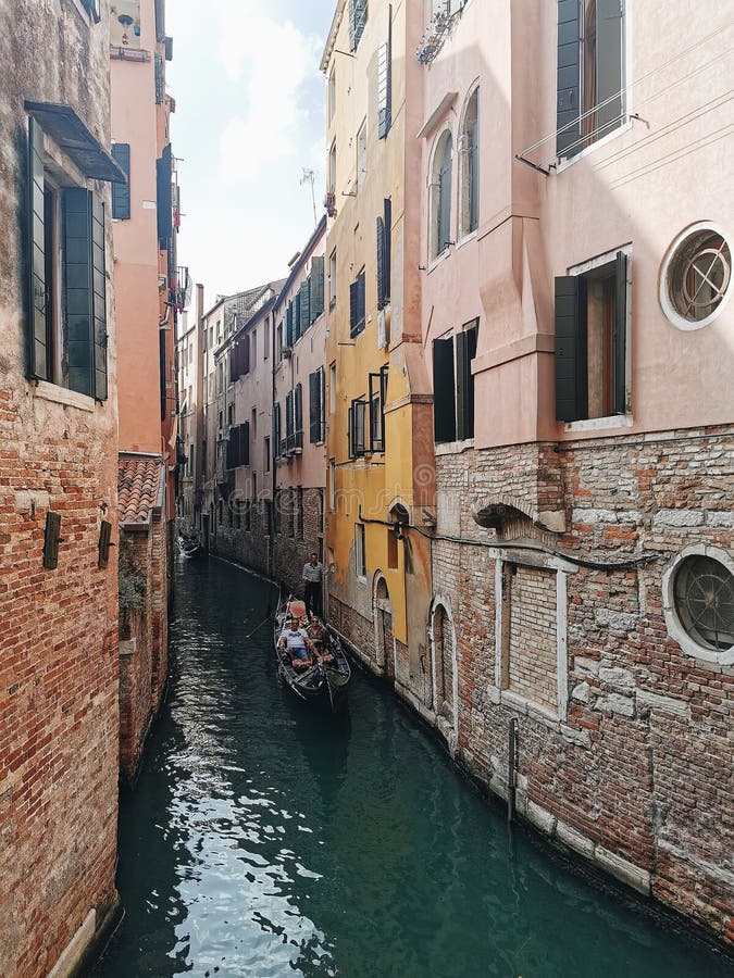 Venice canal in the fall editorial image. Image of tourists - 175974925