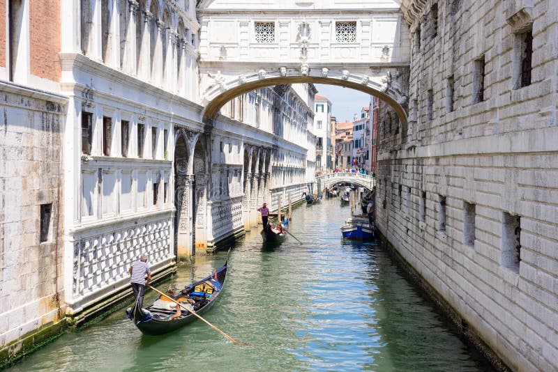 The Famous Bridge of Sighs in Venice,Italy Editorial Photography ...