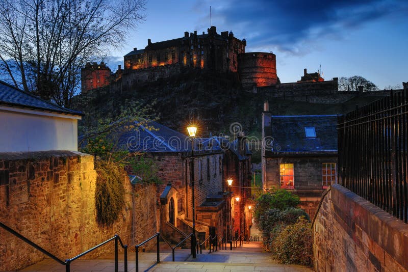 The Vennel in Edinburgh stock image. Image of night, europe - 93512817