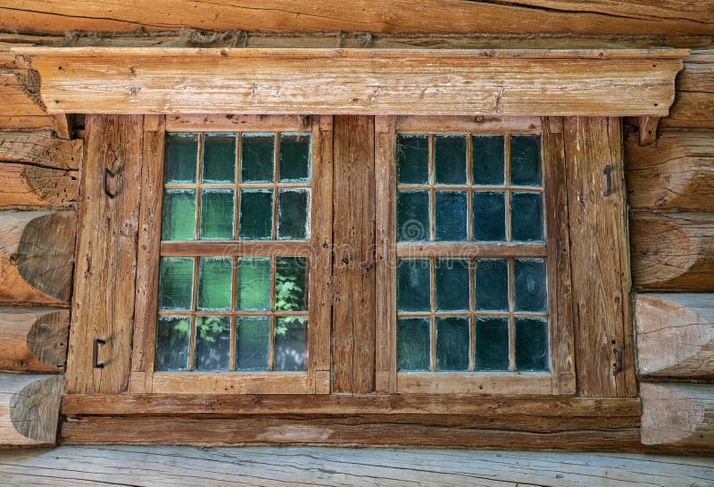 Raam in Een Oud Huis, Versierd Met Bloempotten Stock Afbeelding - Image ... Raam in Een Oud Huis, Versierd Met Bloempotten Stock Afbeelding - Image ...