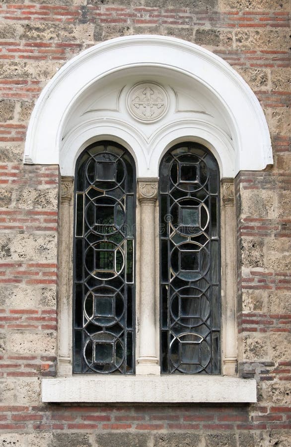 Venster van kerk stock afbeelding. Image of middeleeuws - 1798175